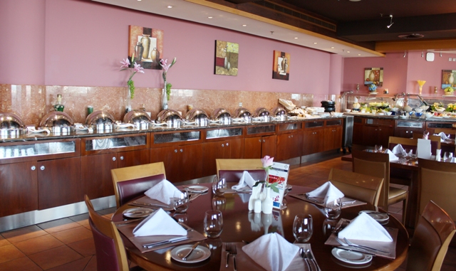 Cafe, Bars and Restaurants in Abu Dhabi - Al Diar Capital Hotel